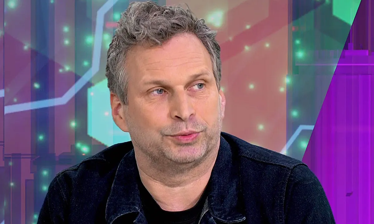 Ronald Molendijk loopt huilend weg uit studio: ‘Het is een rare dag’