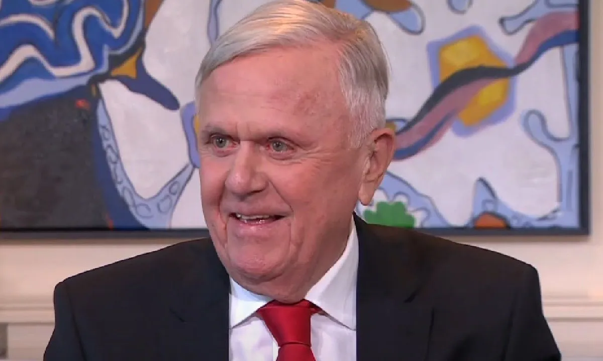 Harry Mens (77) heeft een nieuwe vriendin en dat is een hele bekende