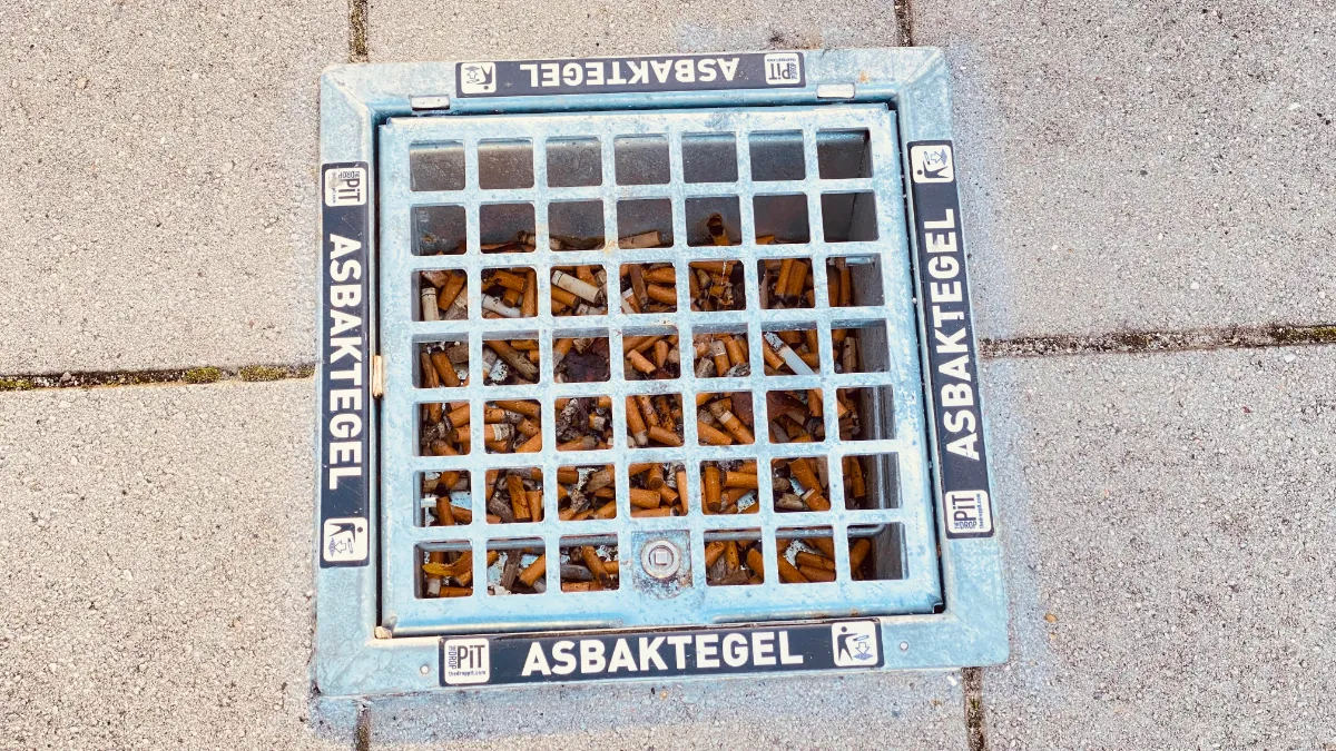 Asbaktegel tegen peuken in openbare ruimte