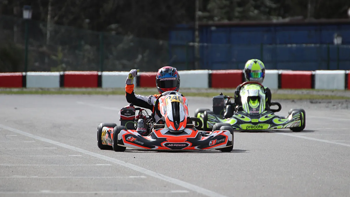 Karter Kasper Schormans drie keer eerste in RMCG