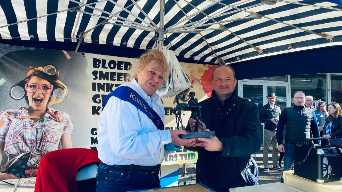 Lydia van de Ruit gekroond tot Koning van Sint Joep