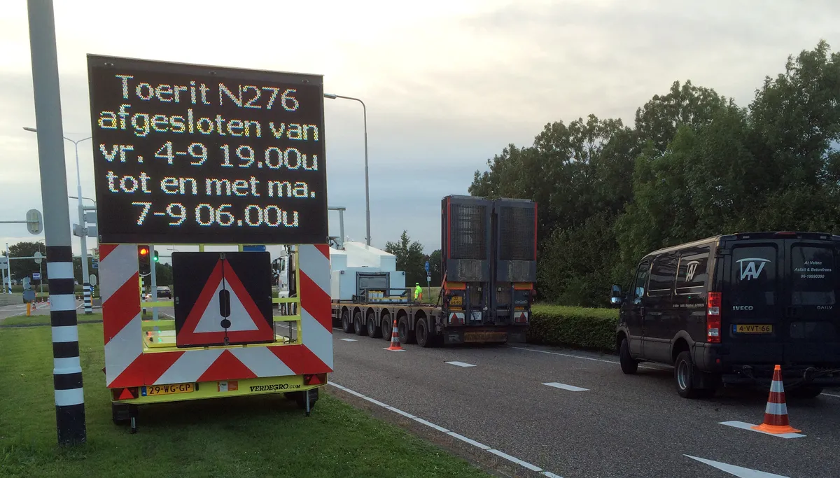 Toe- en afrit N276 bij Limbricht dicht