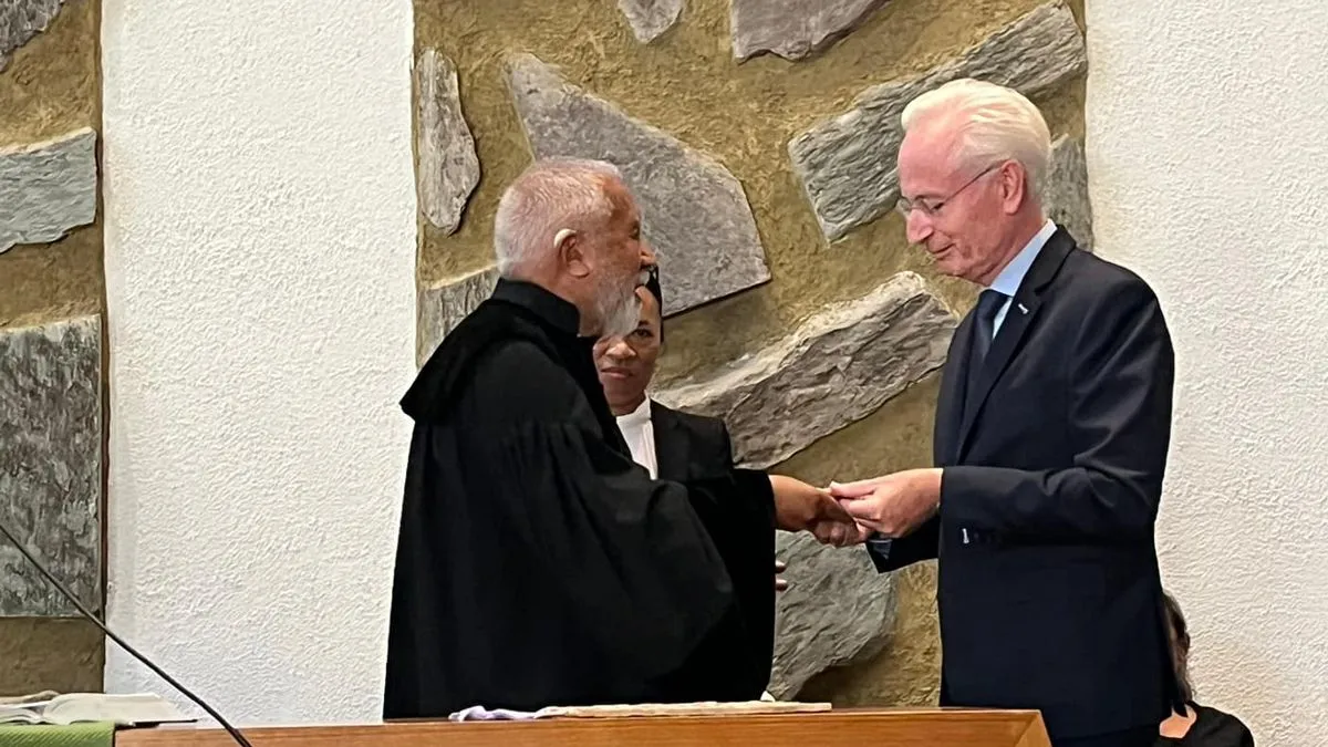 Erkenning Molukse gemeenschap: Kunstwerken en Eeuwige Rust