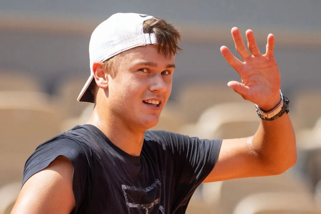 Holger Runes kæreste får skylden