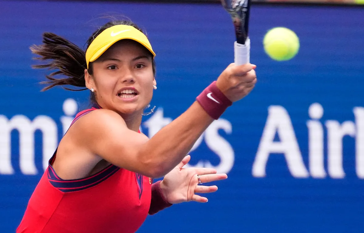 Video: Rare footage of Paula Badosa taking on Emma Raducanu at a ...