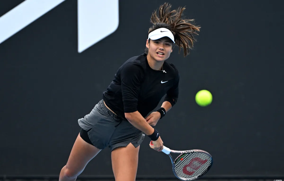 (VIDEO) Emma Raducanu returns to tennis court for first time since ...