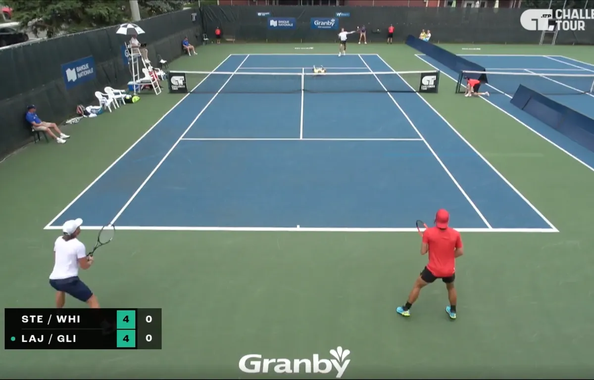 (VIDEO) Showman Mark Lajal bizarrely does press-up mid-match and hits ...