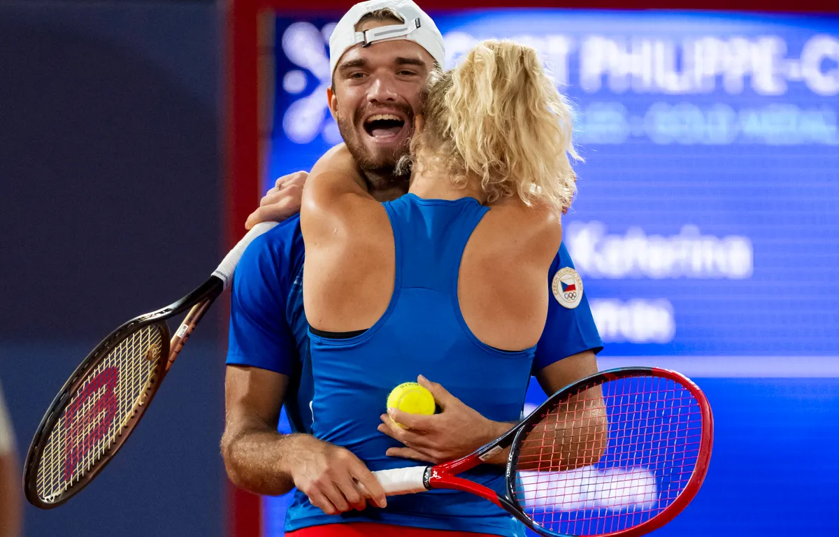 Machac and Siniakova reignite romance with mixed doubles gold at Paris 2024