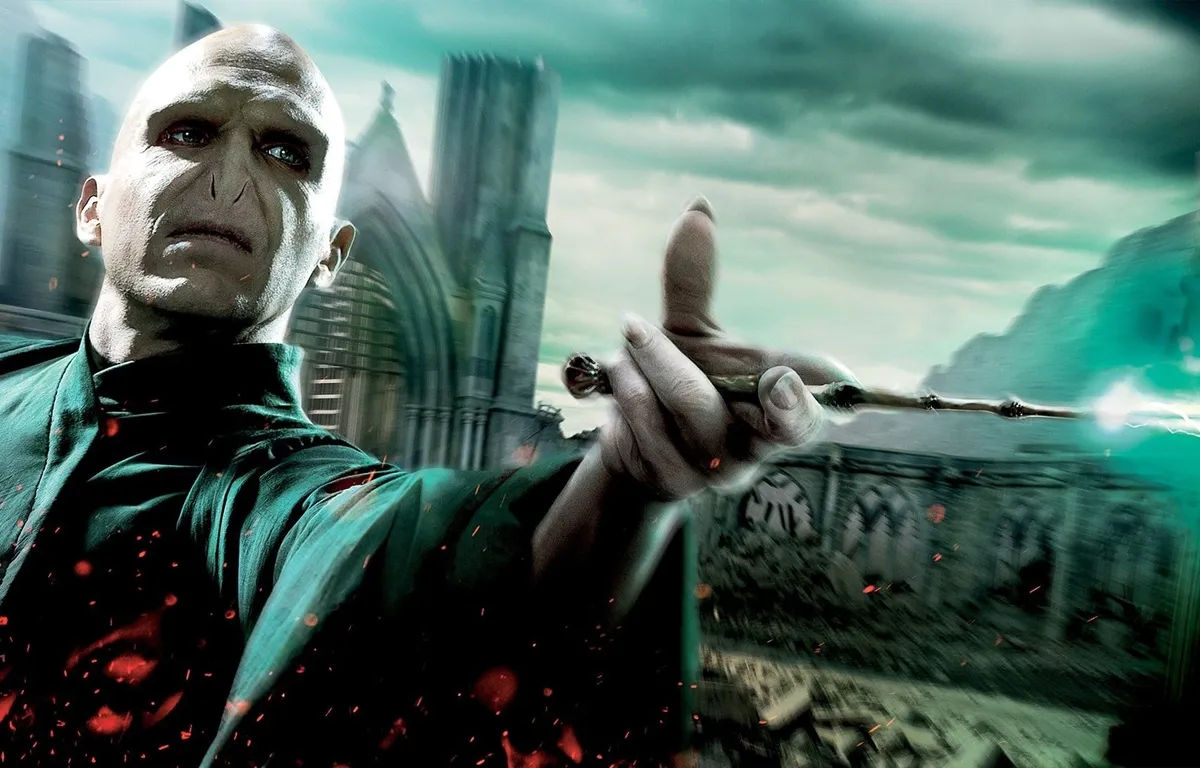 Voldemort-acteur Ralph Fiennes vindt triggerwarnings overdreven