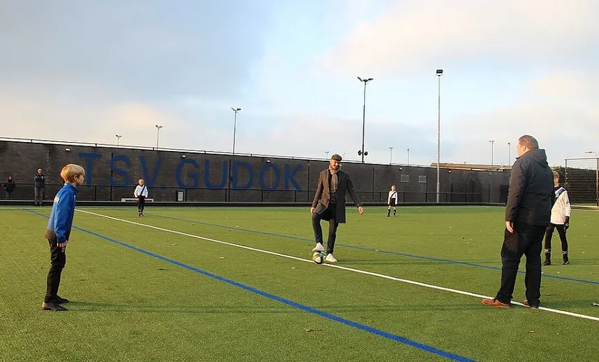 Nieuw Voetbalveld T.S.V. Gudok geopend