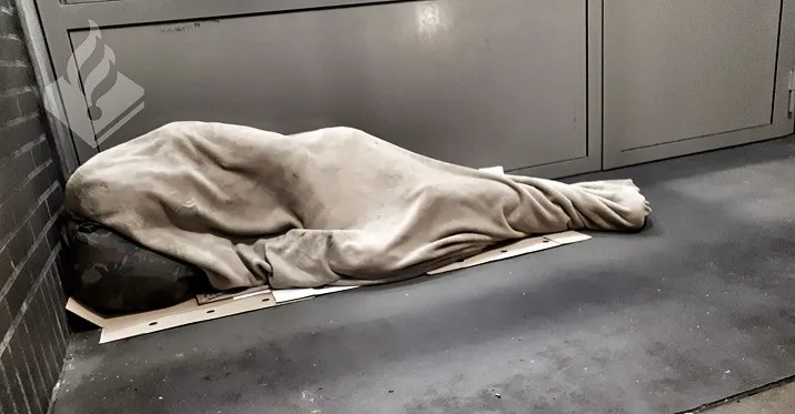 Slapende zwerver moet vertrekken uit parkeergarage
