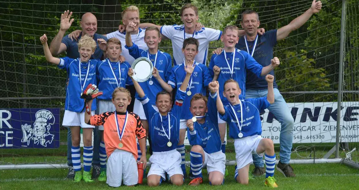 JO11-1 van TVC'28 kroont zich op laatste speeldag tot kampioen