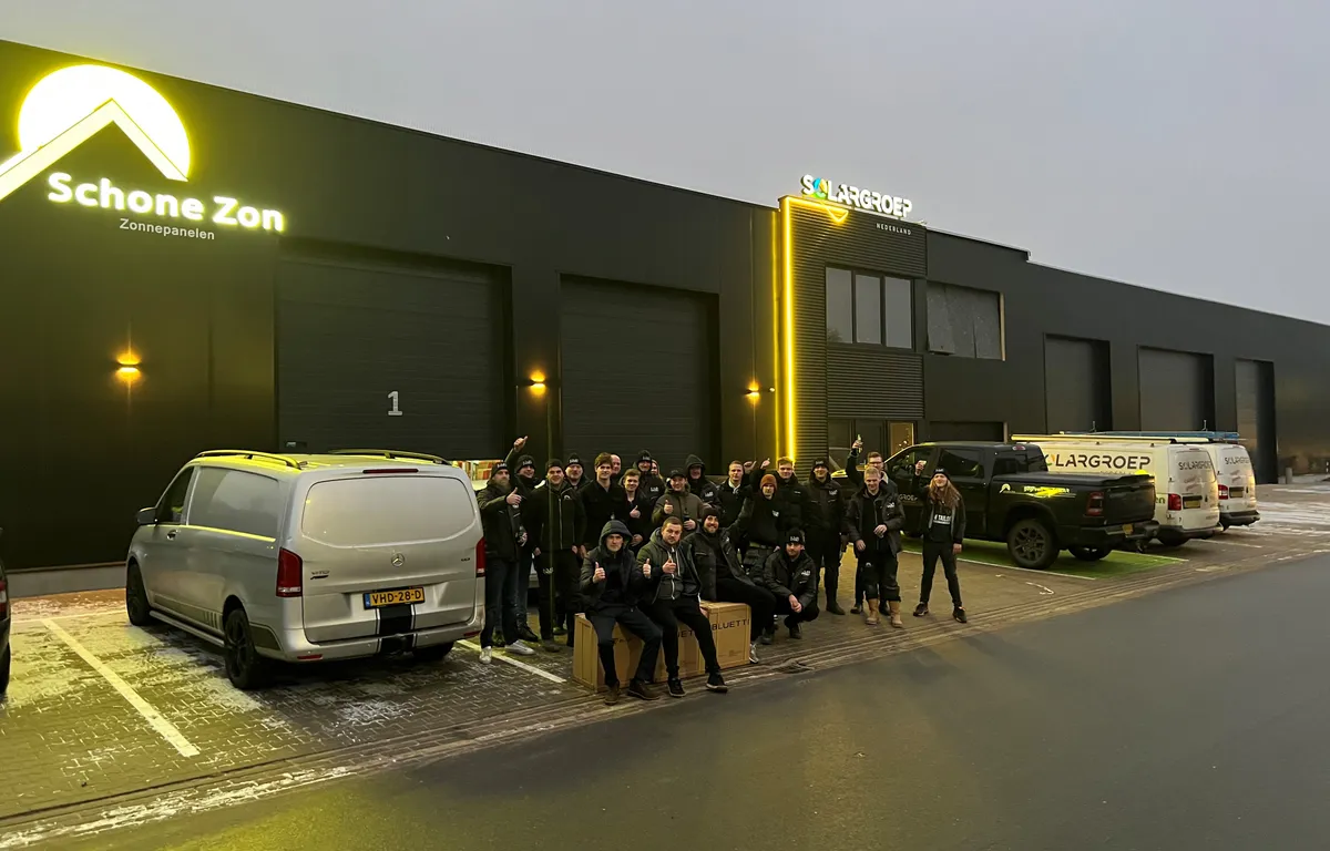 Schone Zon schenkt accupakketten aan Oekraïense collega's