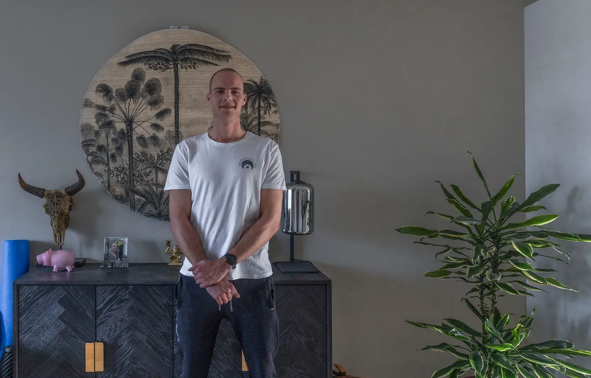 Tim Schroëder (36) fietst vanaf 9 april 2200 km naar Alicante voor ...