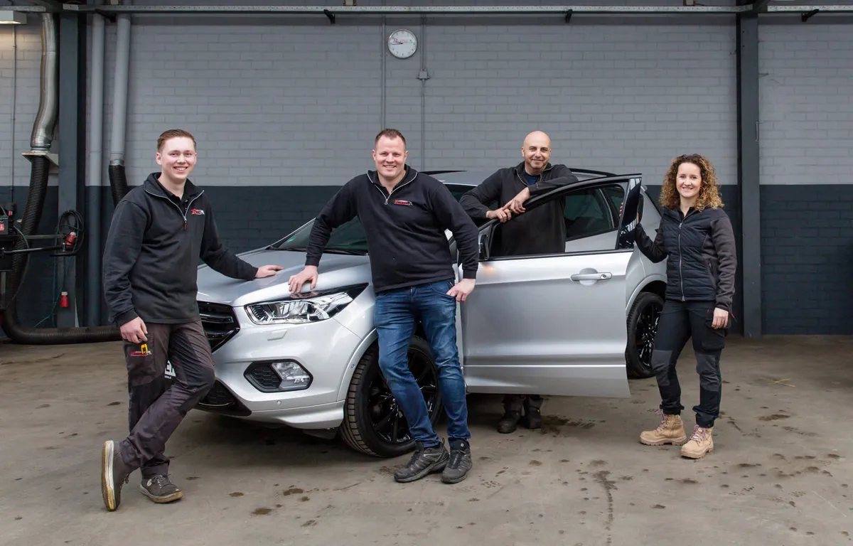 Wie zoekt een leuke baan binnen een groeiend autobedrijf in Veldhoven? Wie zoekt een leuke baan binnen een groeiend autobedrijf in Veldhoven?