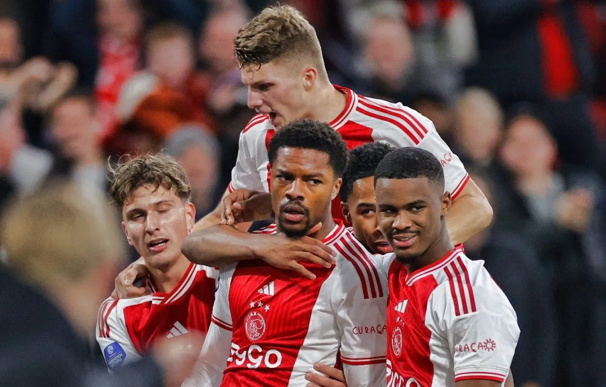 Ajax verlost: 'Amsterdammers zien overbodige speler naar Engeland trekken'