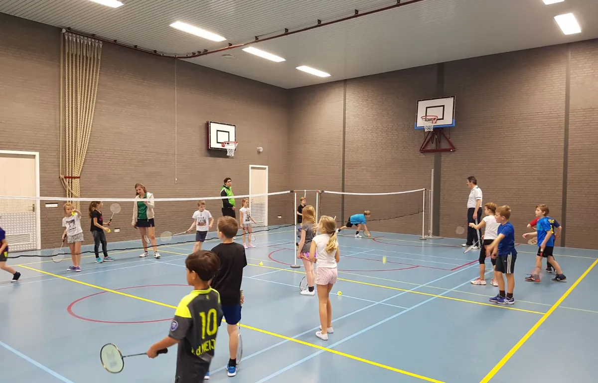 Schoolbadmintontoernooi FST Sporthal de Slagen 16 oktober; inschrijving ...