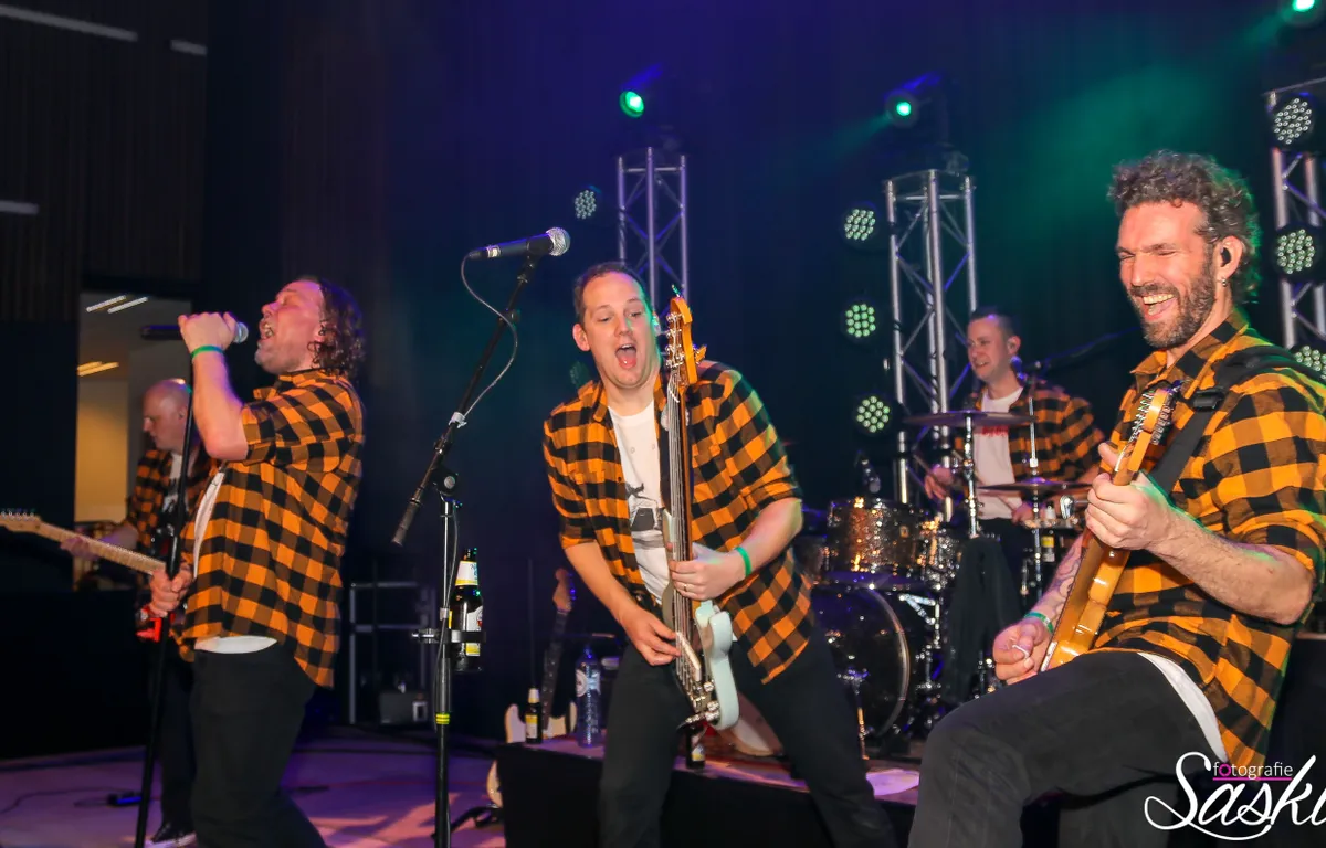 Megafestival ROCK DU6 Sprang-Capelle blaast het dak eraf voor Alpe d'HuZes