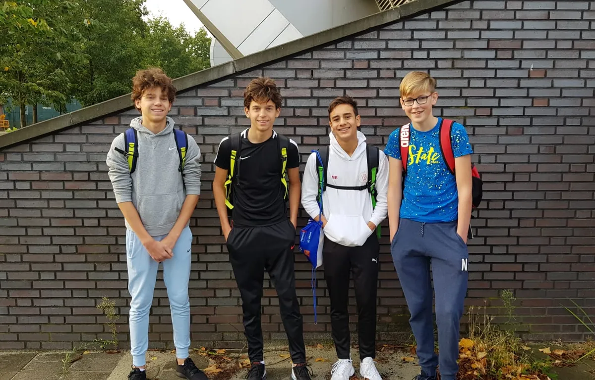 Jeugdzwemmers WZV zwemmen 14 clubrecords tijdens Nederlandse Estafette ...