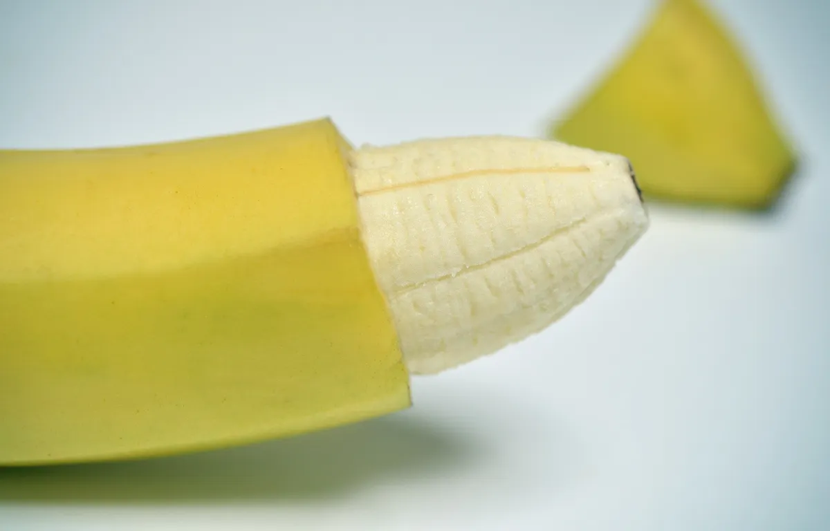 Twee besneden mannen over hun penis