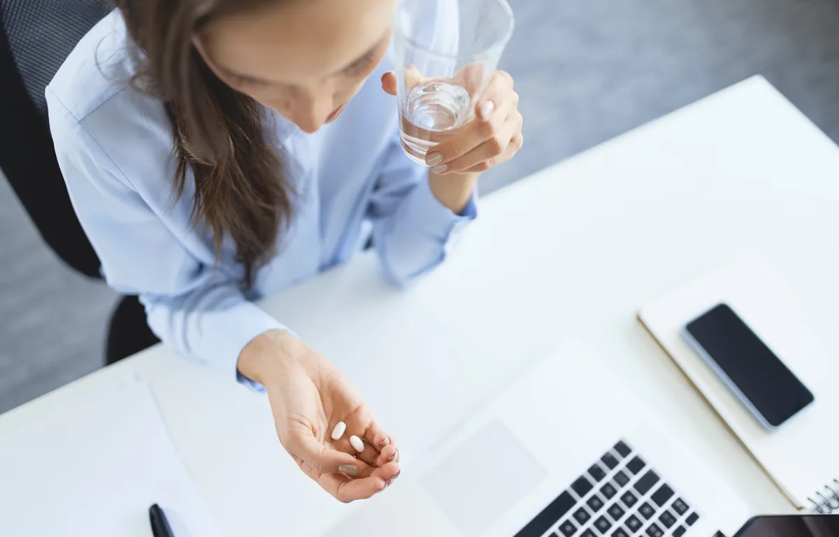 Snotteren op het werk? Dat kan deze winter echt niet meer