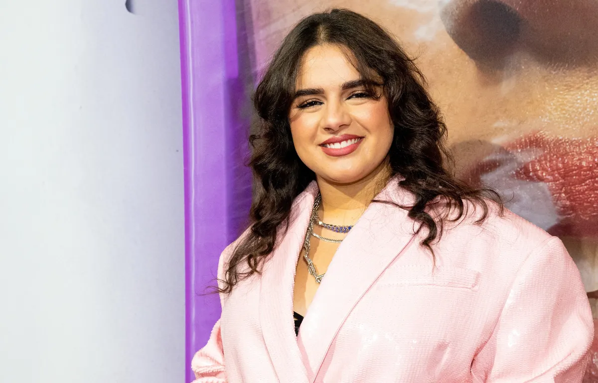 Zangeres Numidia maakt grote indruk met Nederlands-Berberse versie van ...