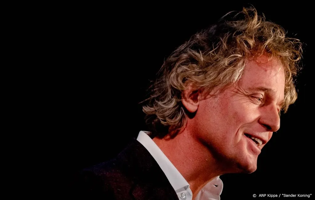 Jeroen Pauw blijft, verhuist met Sofie naar de late avond