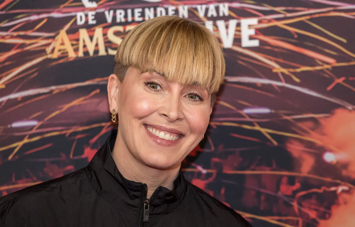 Anouk heeft 'liefdevol en openhartig gesprek' met transvrouw ...