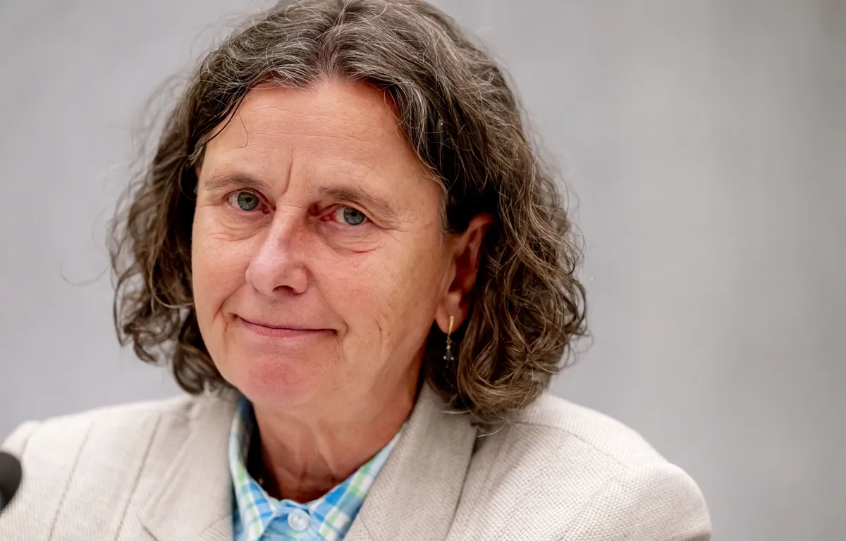 PVV-minister Faber is het liegen nog niet verleerd: ze zuigt twee hbo ...