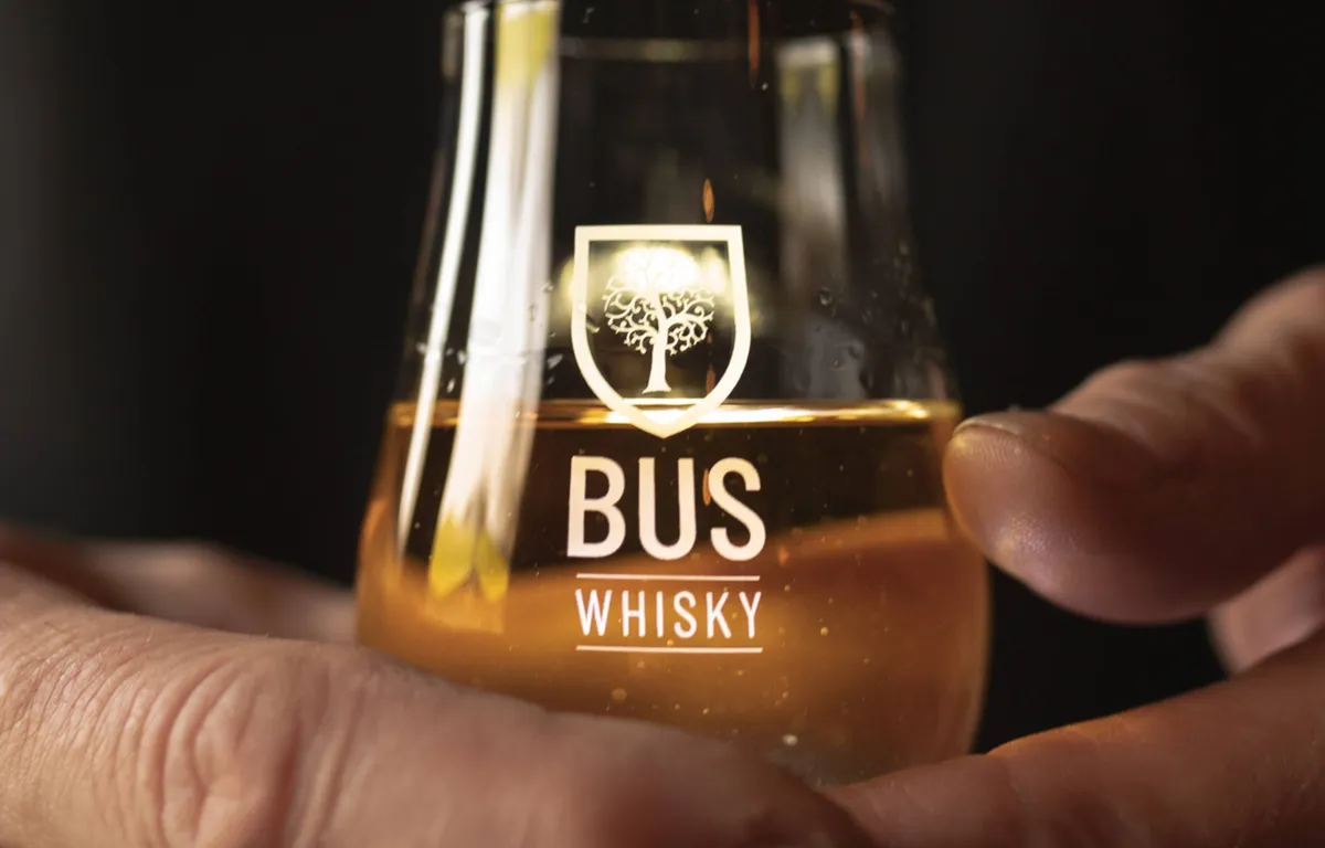 Bus Whisky vraagt om creativiteit bij uitdaging gerstoogst