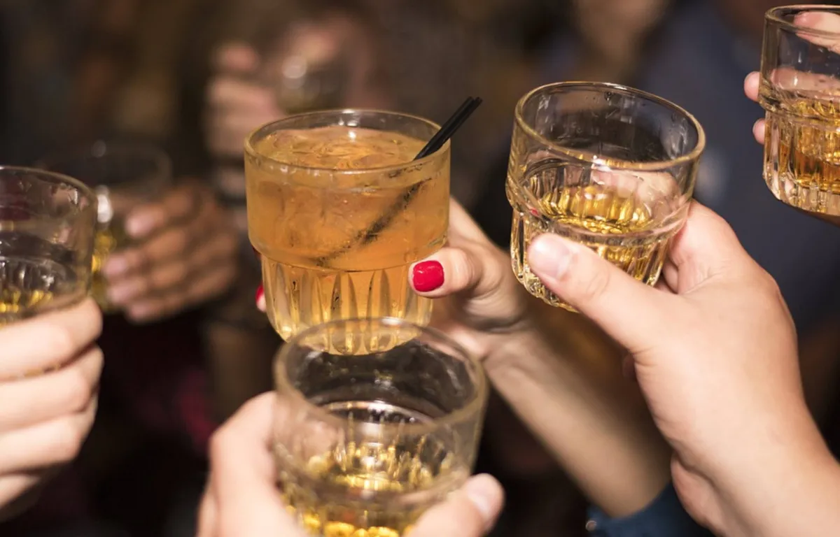 Kunstmatige Intelligentie pakt alcoholreclames aan