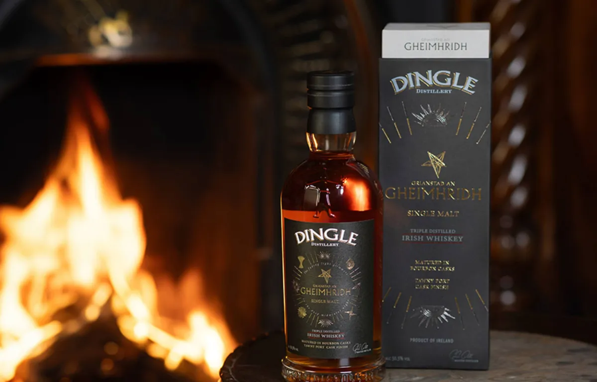 Dingle viert de donkerste dag van het jaar met nieuwe whiskey