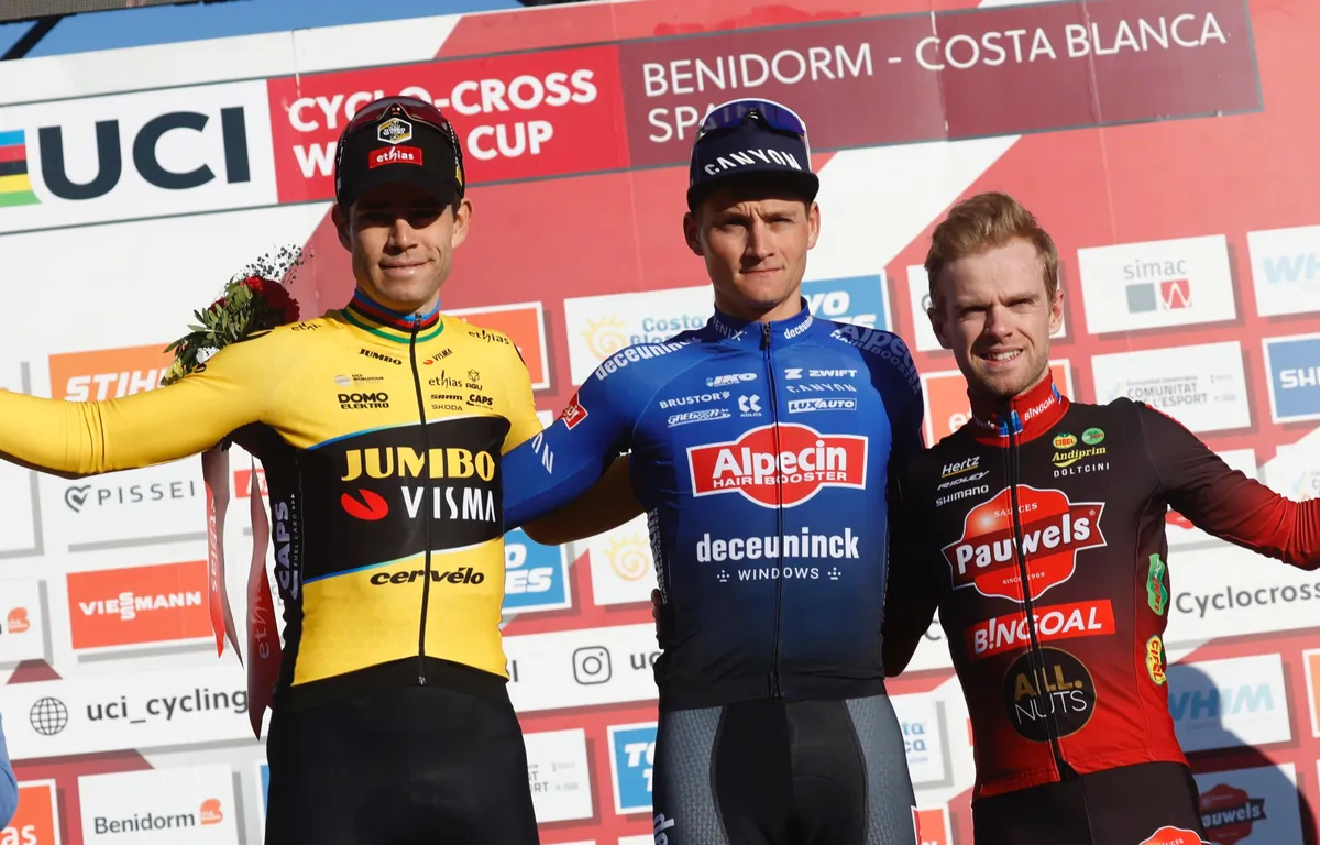 Ai! Wout van Aert wil Mathieu van der Poel een flinke peer stoven