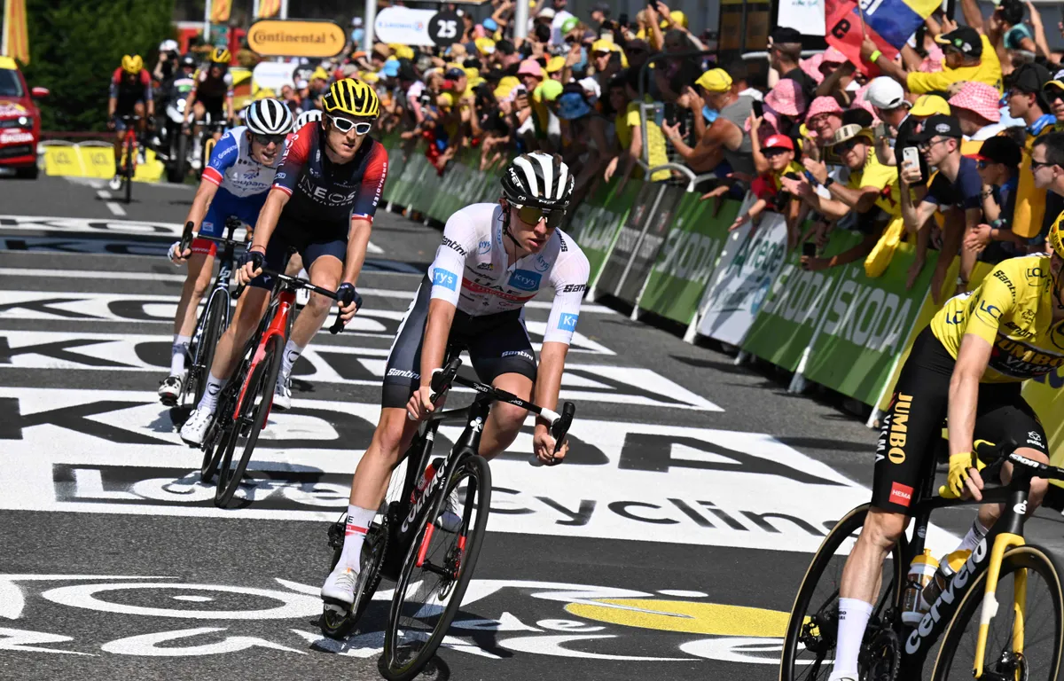 "Pog zit in de G.O.A.T categorie" - Geraint Thomas zet Tadej Pogacar op ...