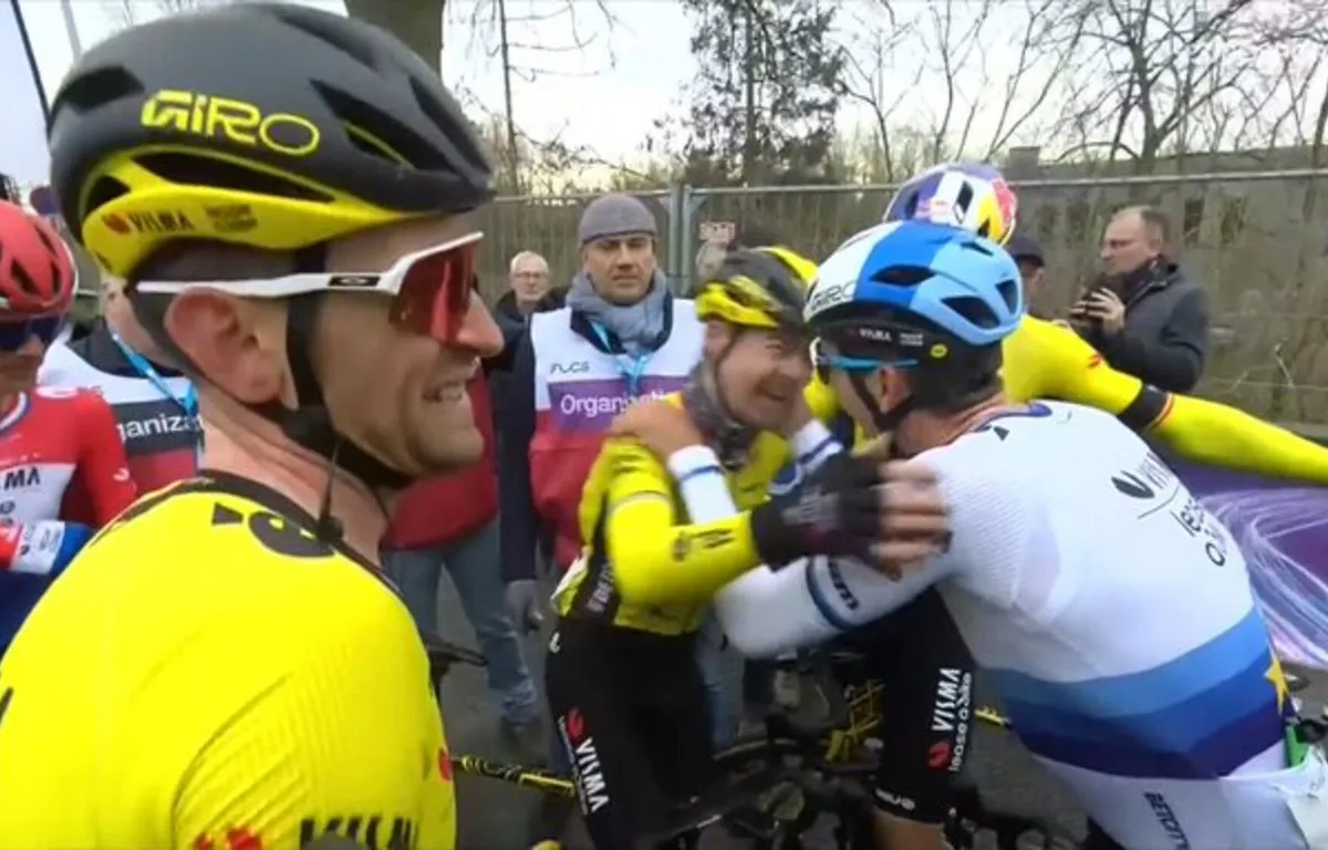 "Hij was gisteren jarig, dus hij mag flink wat pannenkoen met een goede ...