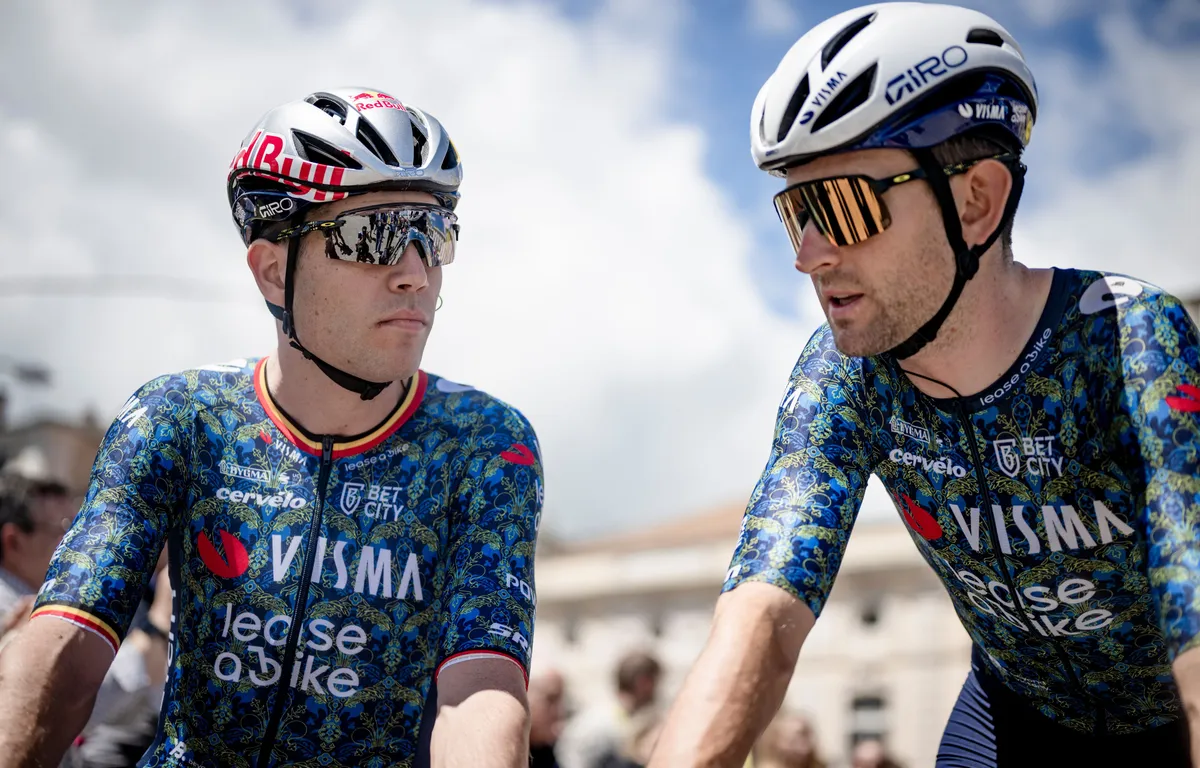 "Defensieve strategie, zelfs op de rustdag" - Wout van Aert reageert ...