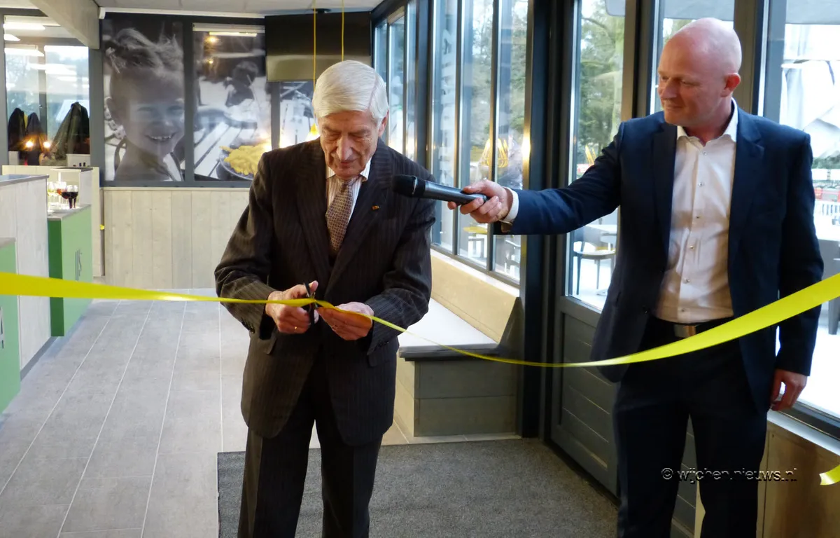 Dries van Agt opende "Bij Dries" (met fotoserie)