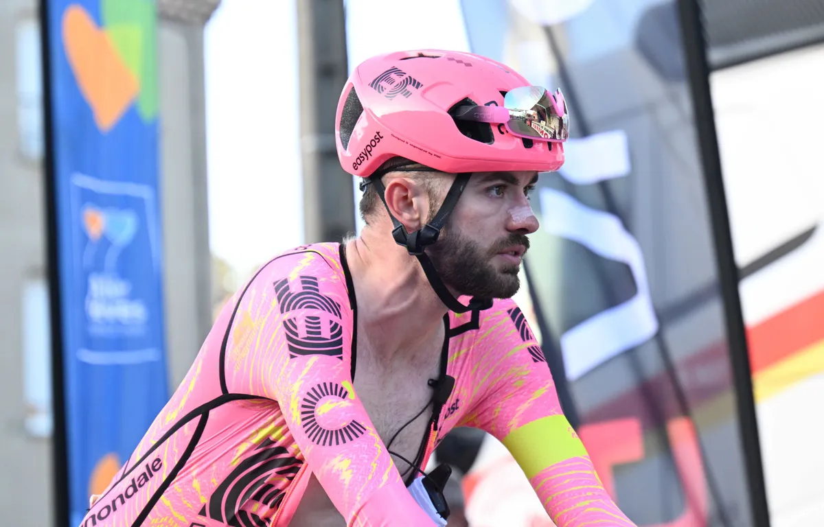 Knee pain leads to Simon Carr’s early exit from the Giro d’Italia ...