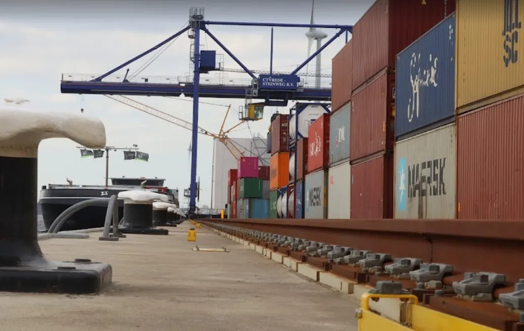 CT Vrede mag tot vijftien meter hoog containers stapelen