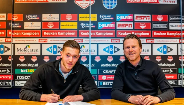 Damian van der Haar tekent profcontract bij PEC Zwolle