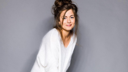 Frances Lefebure (31) deelt pikante foto aan het water: 'Ik loop graag ...