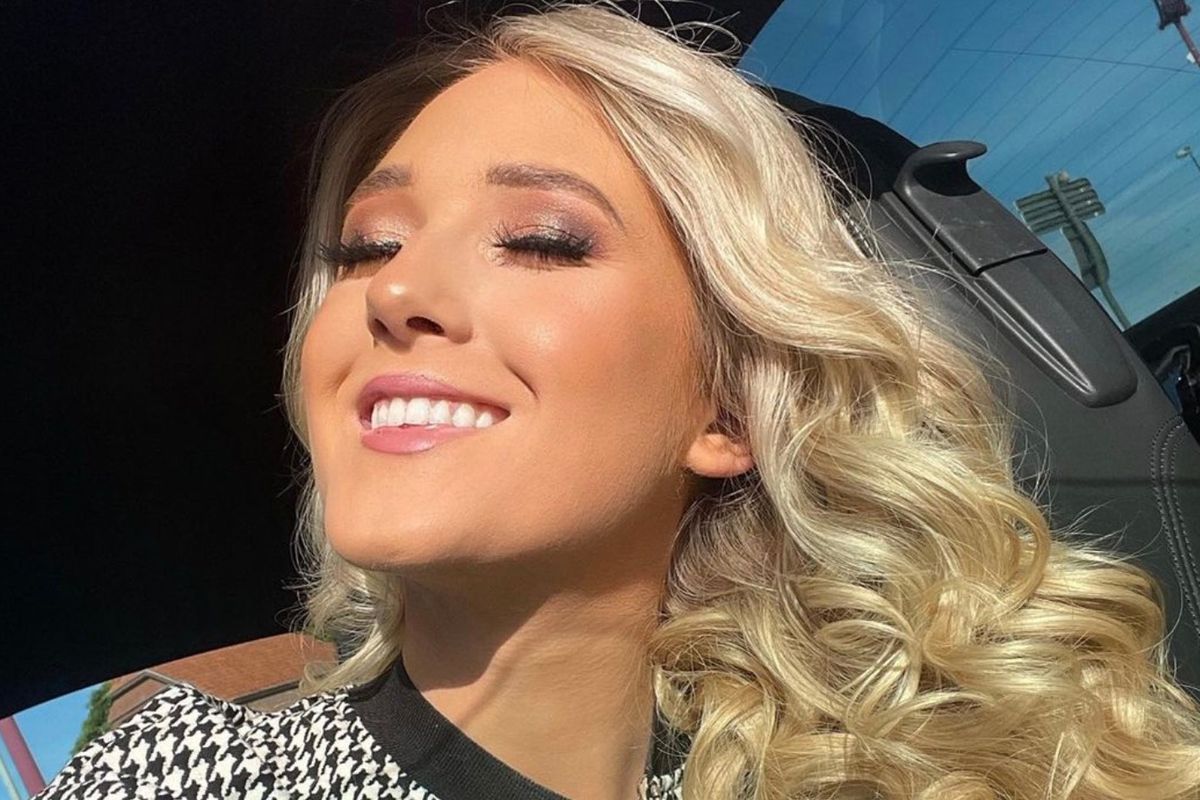 Vlaamse Selena die in 2020 haar poesje heeft gered, eindigt in top 20 ...
