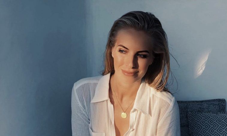 Femke Herygers, die 30 kaarsjes uitblies, ziet er in bikini nog steeds ...