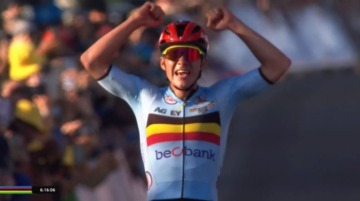 Wereldkampioen! Remco Evenepoel knalt op indrukwekkende manier naar de regenboogtrui in Australië