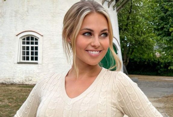 Ex-Miss Exclusive Nisa Van Baelen toont in heerlijke lingerie dat ze ...