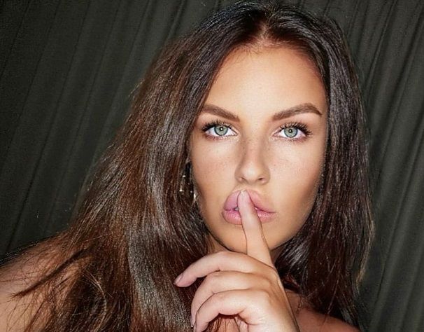 Vlaams 'curvy model' Sharon Grobben toont ons met veel plezier haar ...