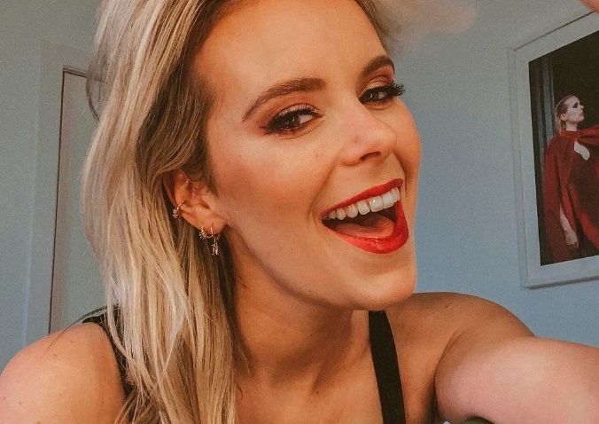 Vlaamse actrice/zangeres Helle Vanderheyden zorgt voor wauw-momentjes in bikini (foto's)