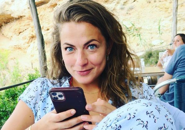 Frances Lefebure en andere FYVVM-actrices gaan poedelnaakt ter promotie ...