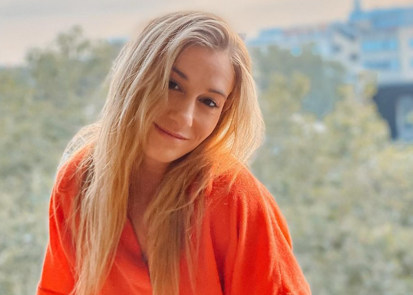 Buurtpolitie-babe Ianthe Tavernier maakt indruk op fans in bikini: "Ben verliefd op jou!" (foto's)