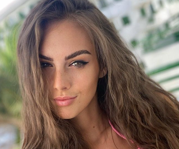 Playboy-model en ex-Love Island Lisa Moerman toont zich 'explosief' in bikini: "Wat een atoombom ...